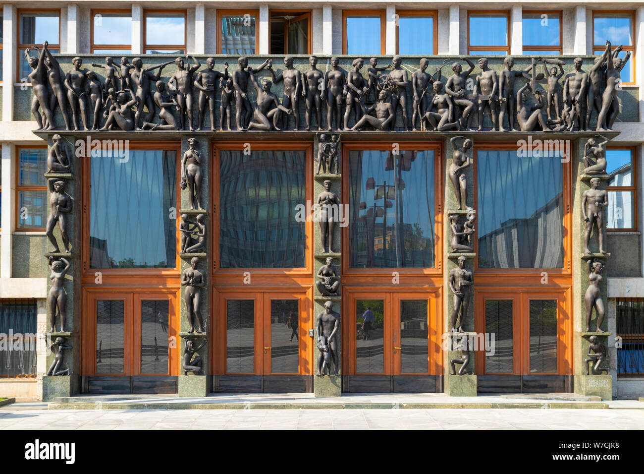 Outside the parliament square hi-res stock photography and images - Alamy