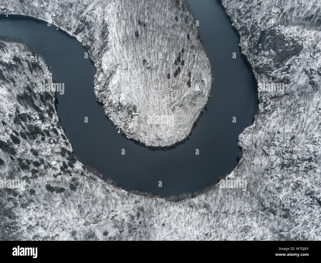 The Vltava river is 430.3 kilometres long and drains an area 28,090 ...