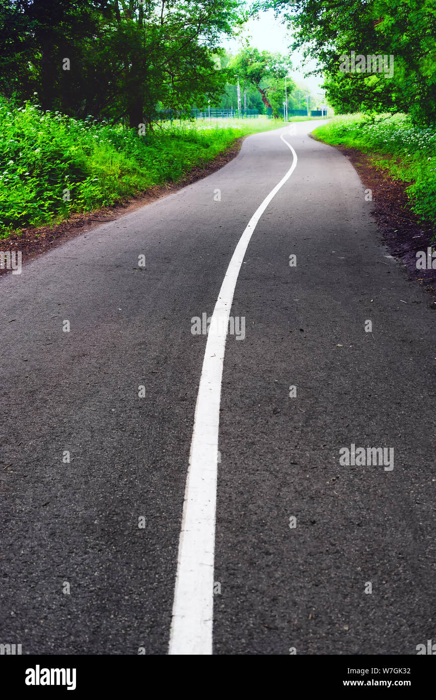 Straight path through city hi-res stock photography and images - Alamy