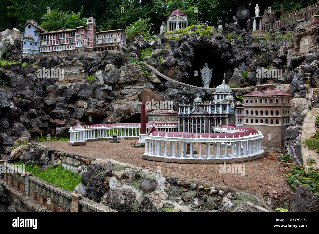 Ave Maria Grotto, Cullman, Alabama Stock Photo - Alamy
