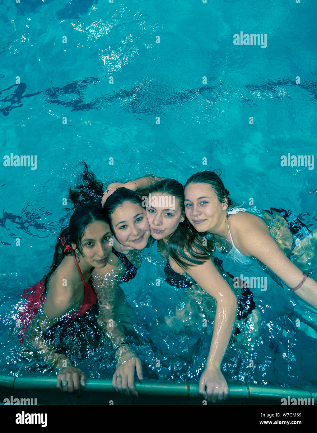 Teenager tour group hi-res stock photography and images - Alamy