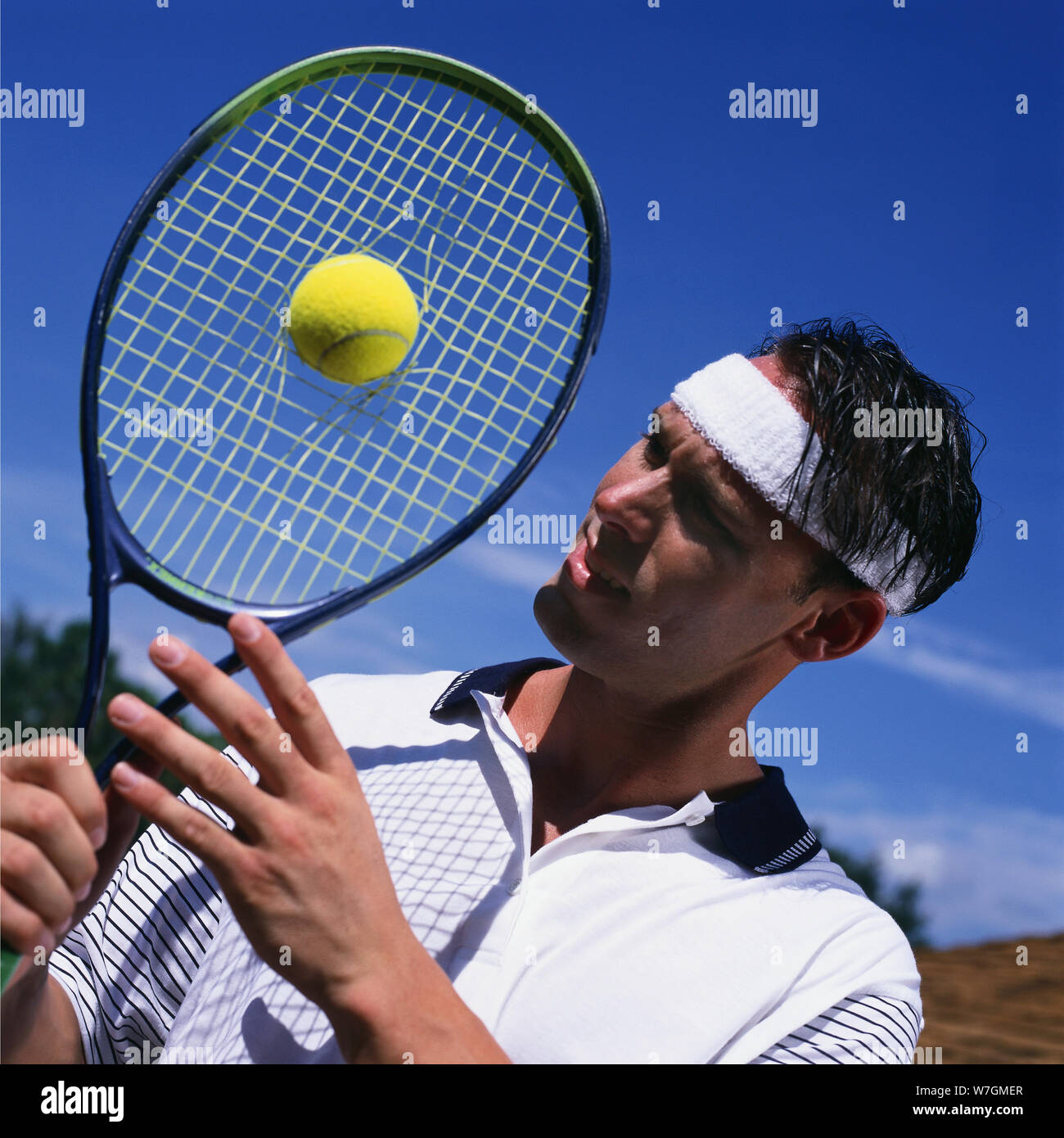 Tennis racket and ball hi-res stock photography and images - Alamy