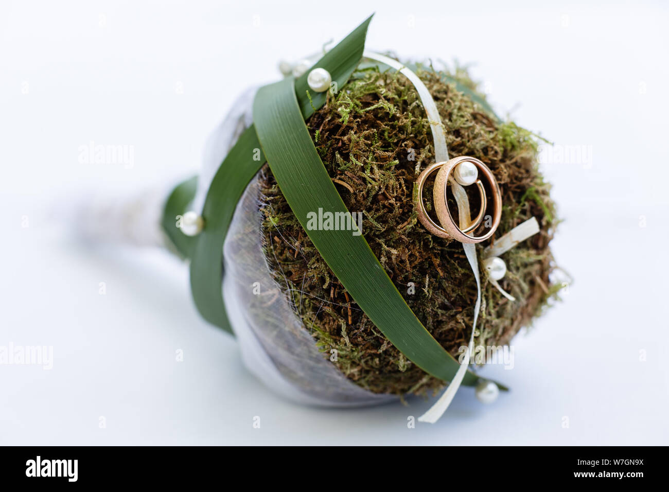 Wedding rings on moss hi-res stock photography and images - Alamy