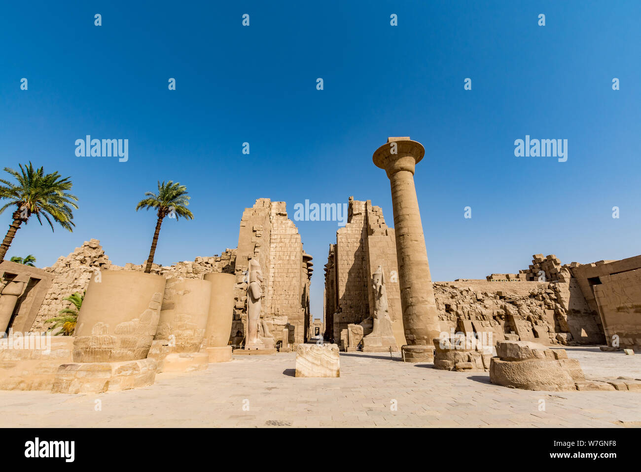 Karnak temple in luxor egypt hi-res stock photography and images - Alamy