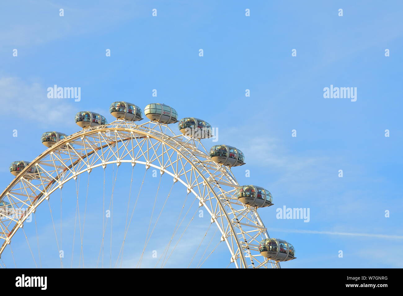 London eye capsule sunset hi-res stock photography and images - Alamy
