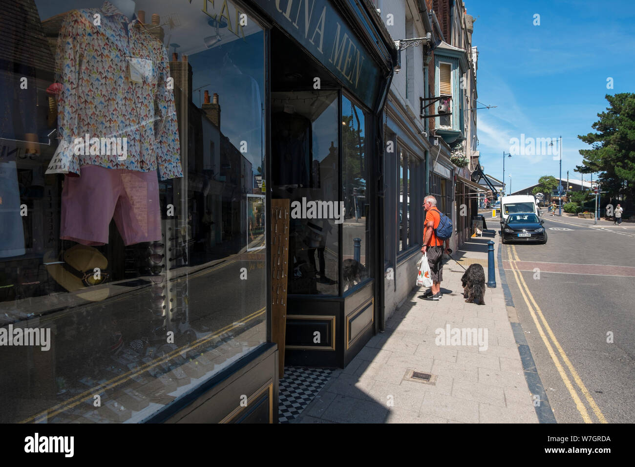Harbour street shops in whitstable hi-res stock photography and images ...