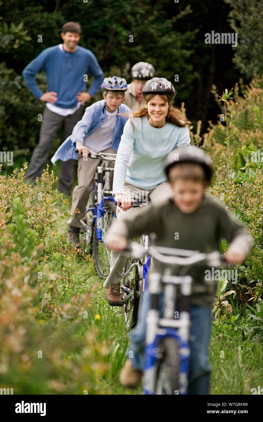 Family cycling through the countryside hi-res stock photography and ...