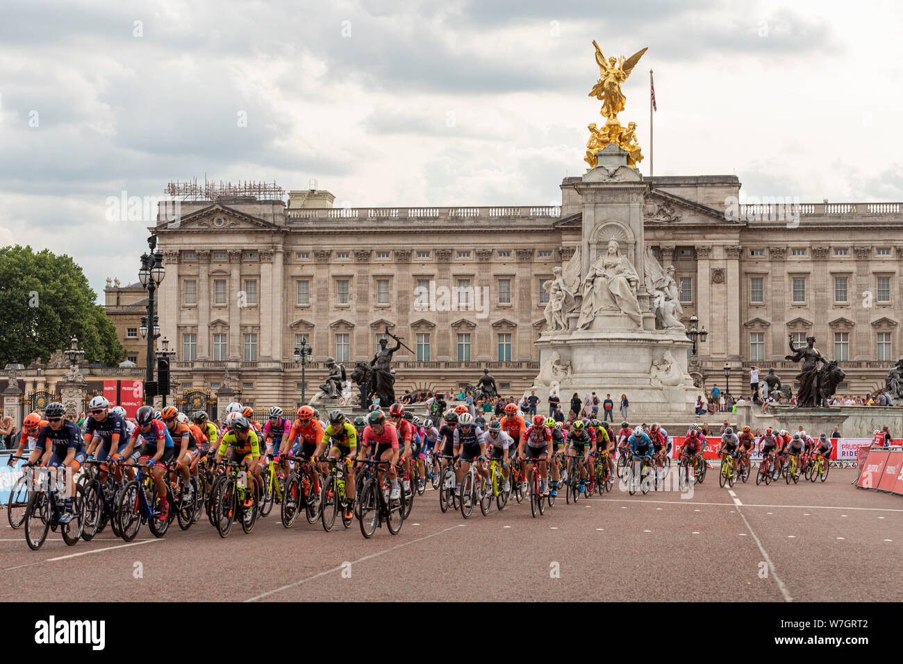 Women cyclist hi-res stock photography and images - Alamy