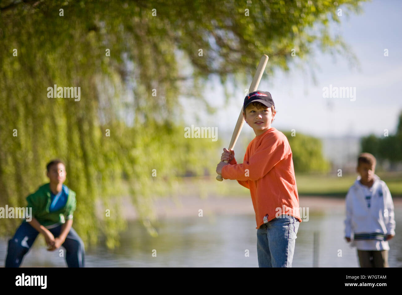 Kids playing softball hi-res stock photography and images - Alamy
