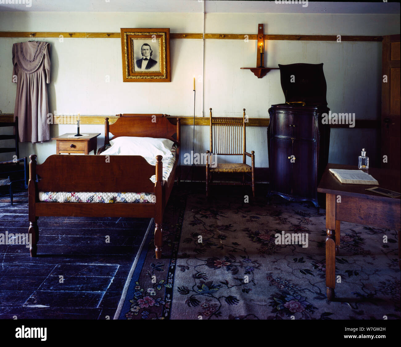 Bedroom at Shakertown, a Shaker settlement in Kentucky Stock Photo - Alamy