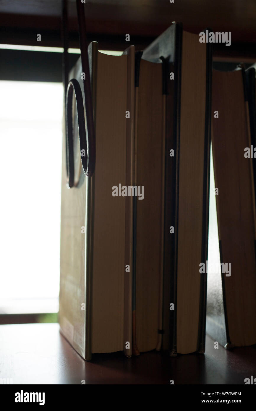 Books from side hi-res stock photography and images - Alamy