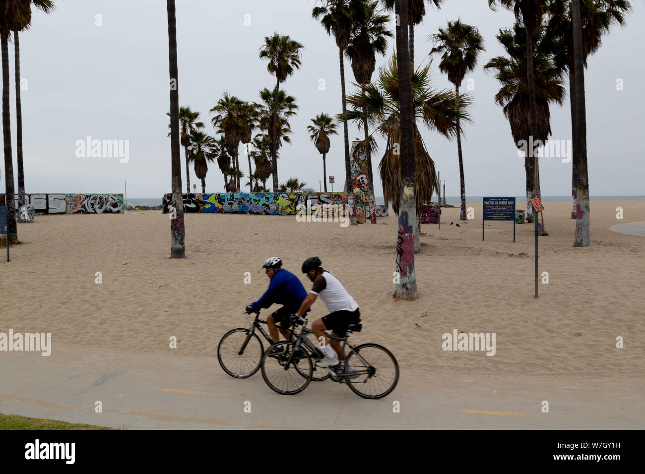 Bicyclists, Venice, a beachfront district on the Westside of Los ...