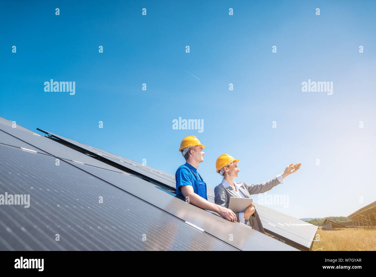 Solar panel man and woman hi-res stock photography and images - Alamy
