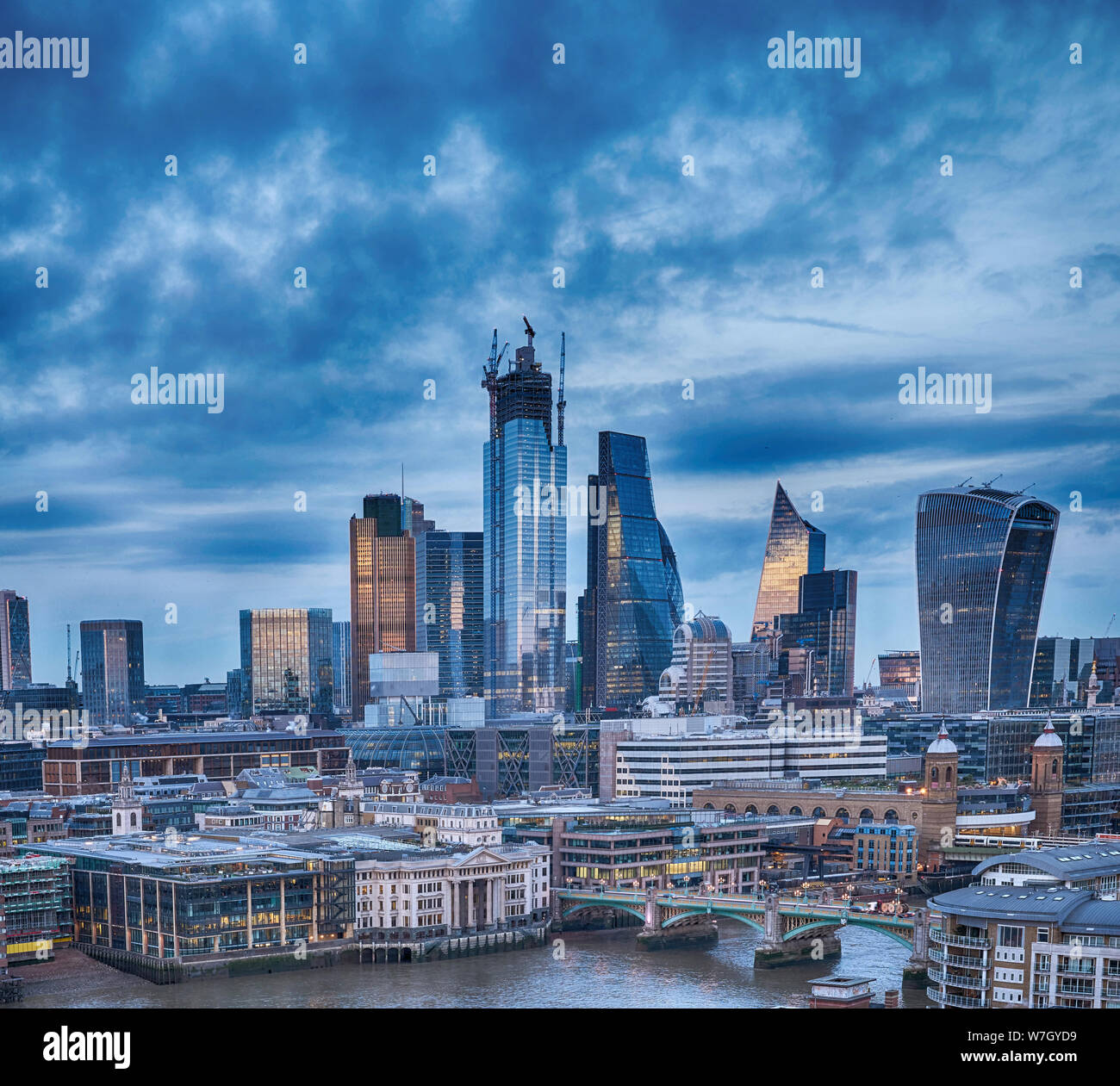 Tall buildings longon hi-res stock photography and images - Alamy