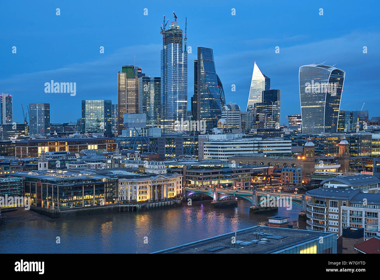 Tall buildings longon hi-res stock photography and images - Alamy