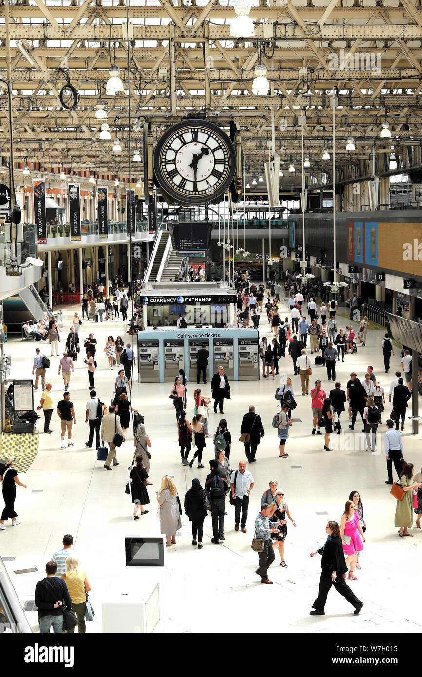 Inside waterloo station hi-res stock photography and images - Alamy