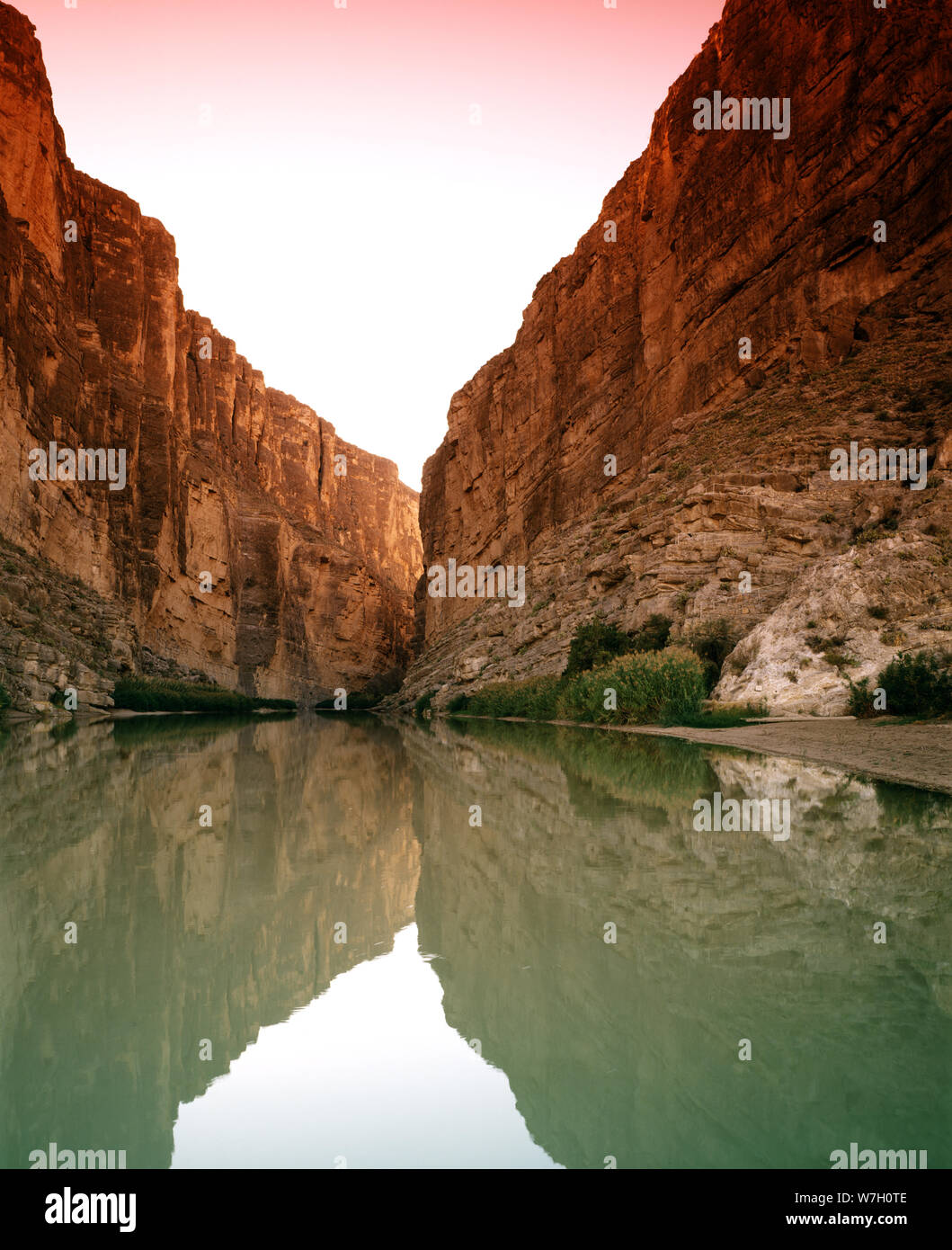 Bluffs above the Rio Grande in Big Bend National Park in Texas Stock ...
