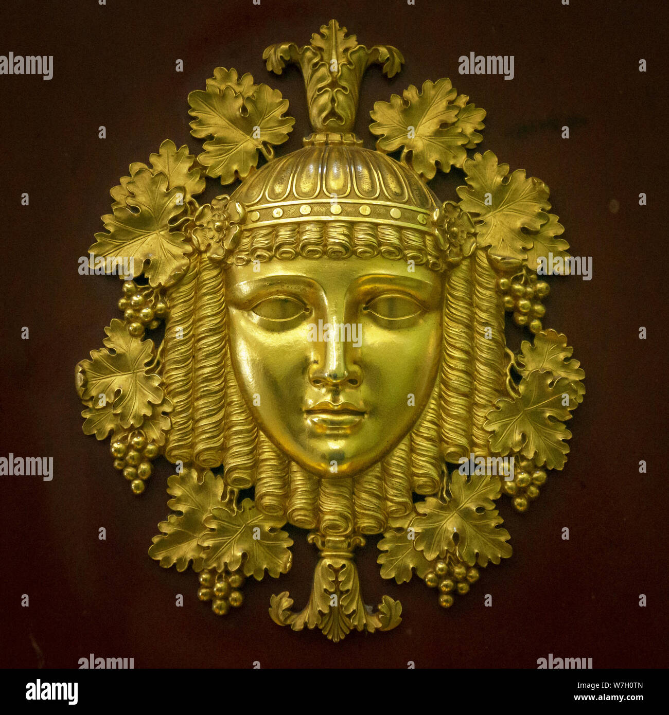 Golden mask hi-res stock photography and images - Alamy
