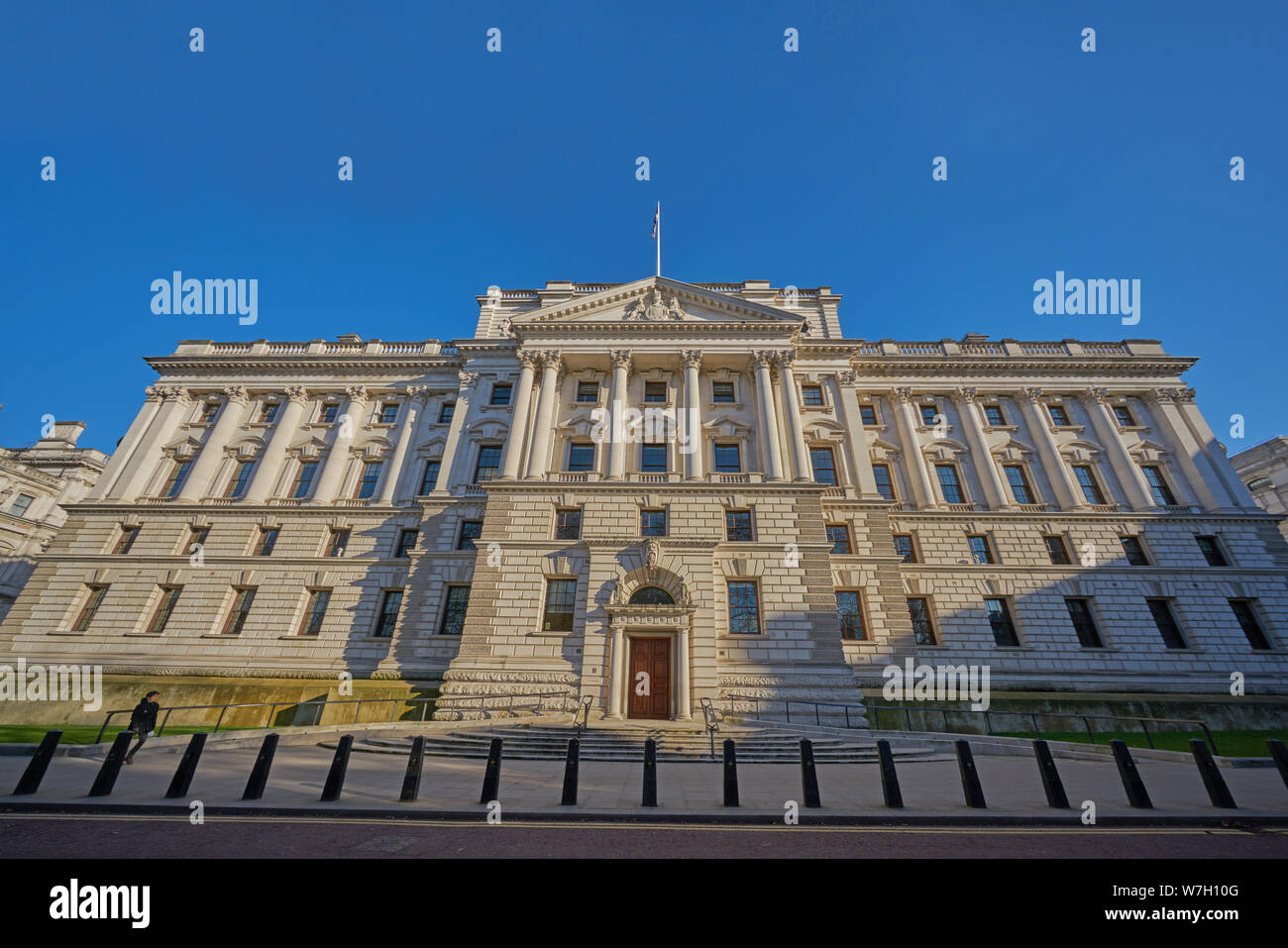 the treasury building whitehall Stock Photo - Alamy