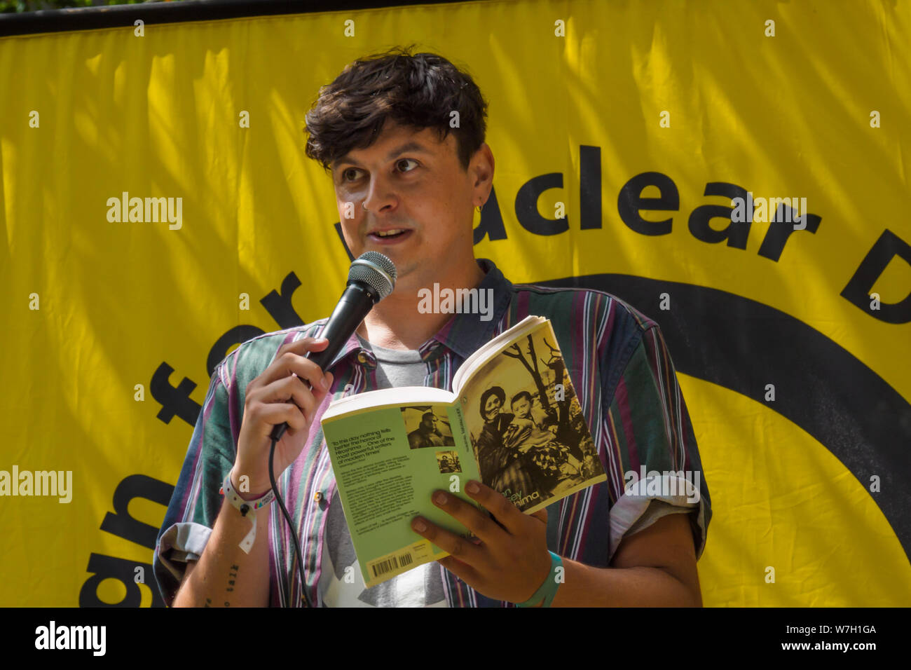 London, UK. 6th August 2019. Ben Smoke from London CND reads from John ...