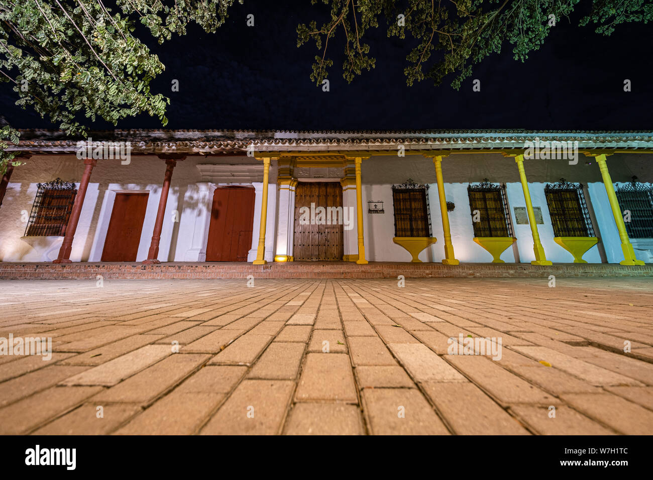 Portico colonial hi-res stock photography and images - Alamy