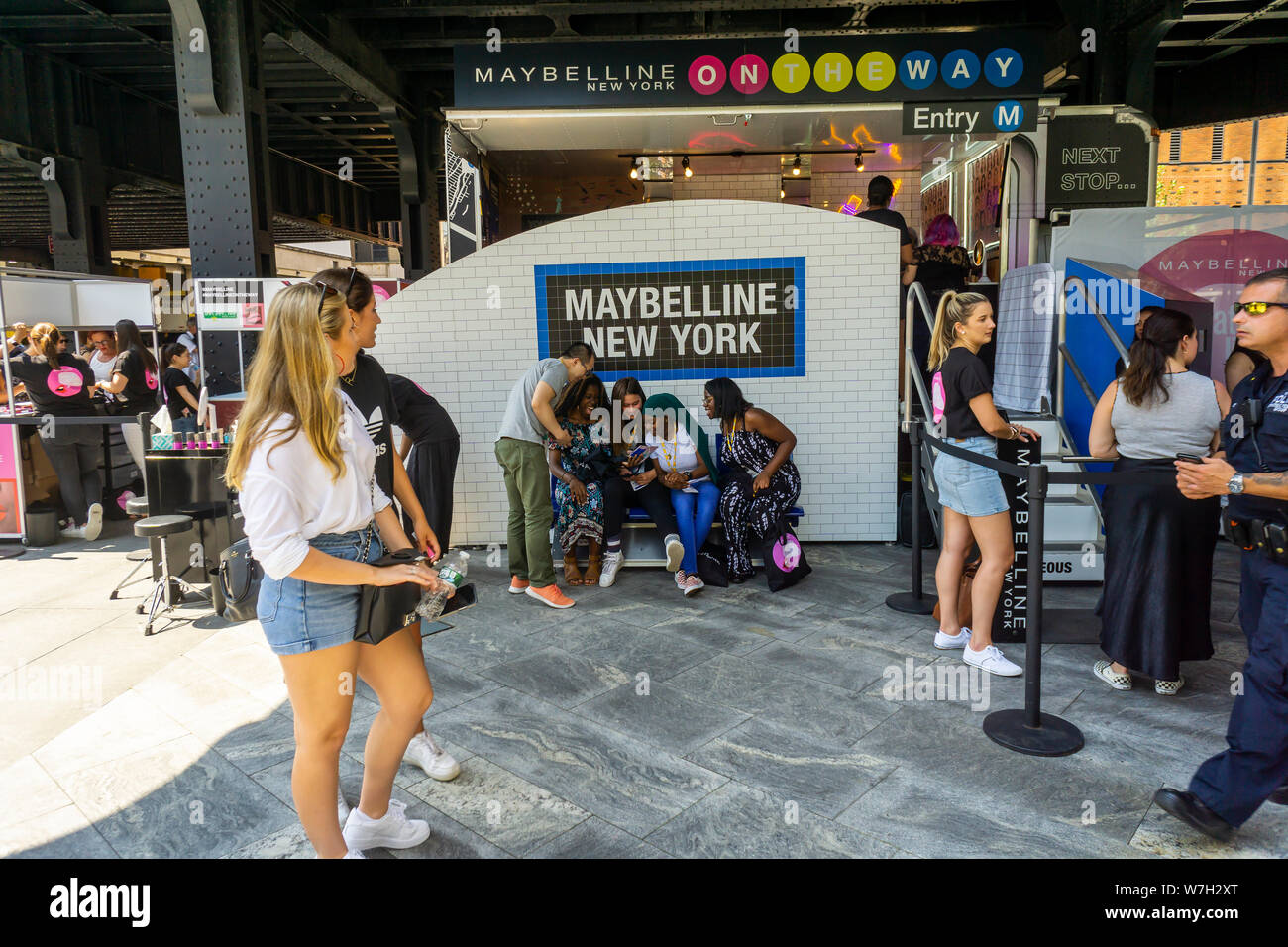 Maybelline hi-res stock photography and images - Alamy