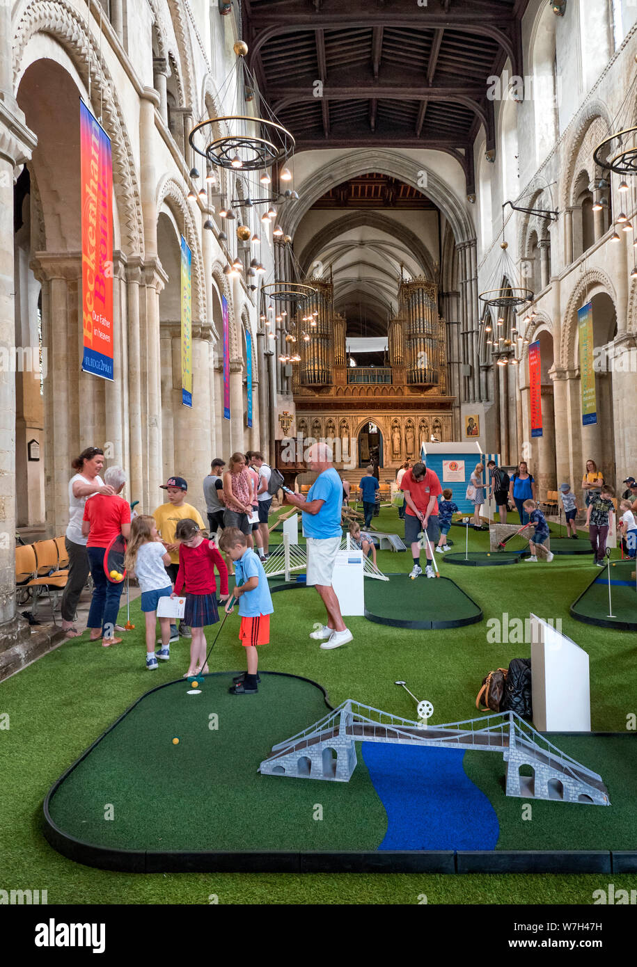 Children playing golf hi-res stock photography and images - Alamy