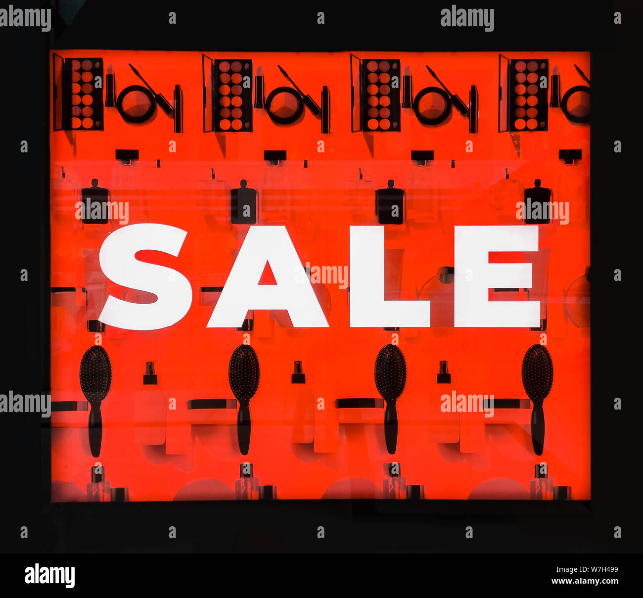 Storefront with a big “sale” sign hi-res stock photography and images ...