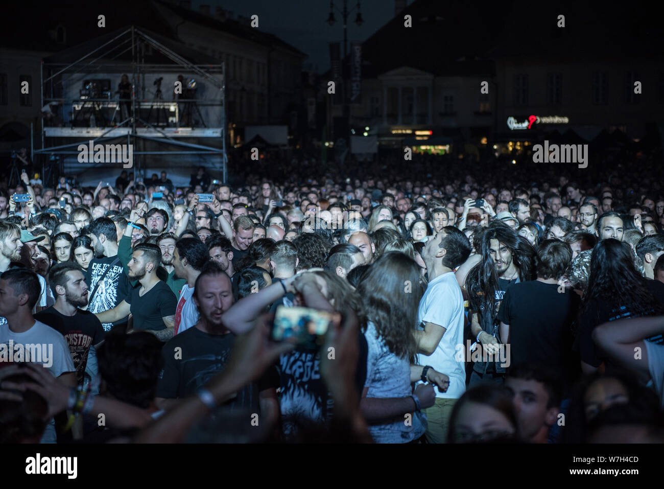 Heavy metal concert audience hi-res stock photography and images - Alamy
