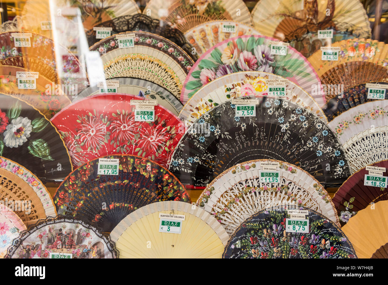 Traditional spanish fans hi-res stock photography and images - Alamy