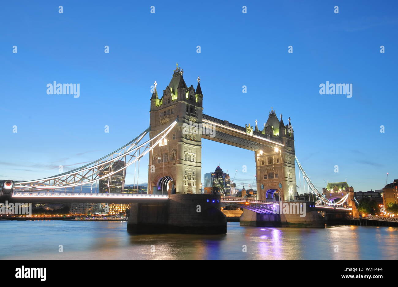 Tower bridge twilight cityscape London England Stock Photo - Alamy