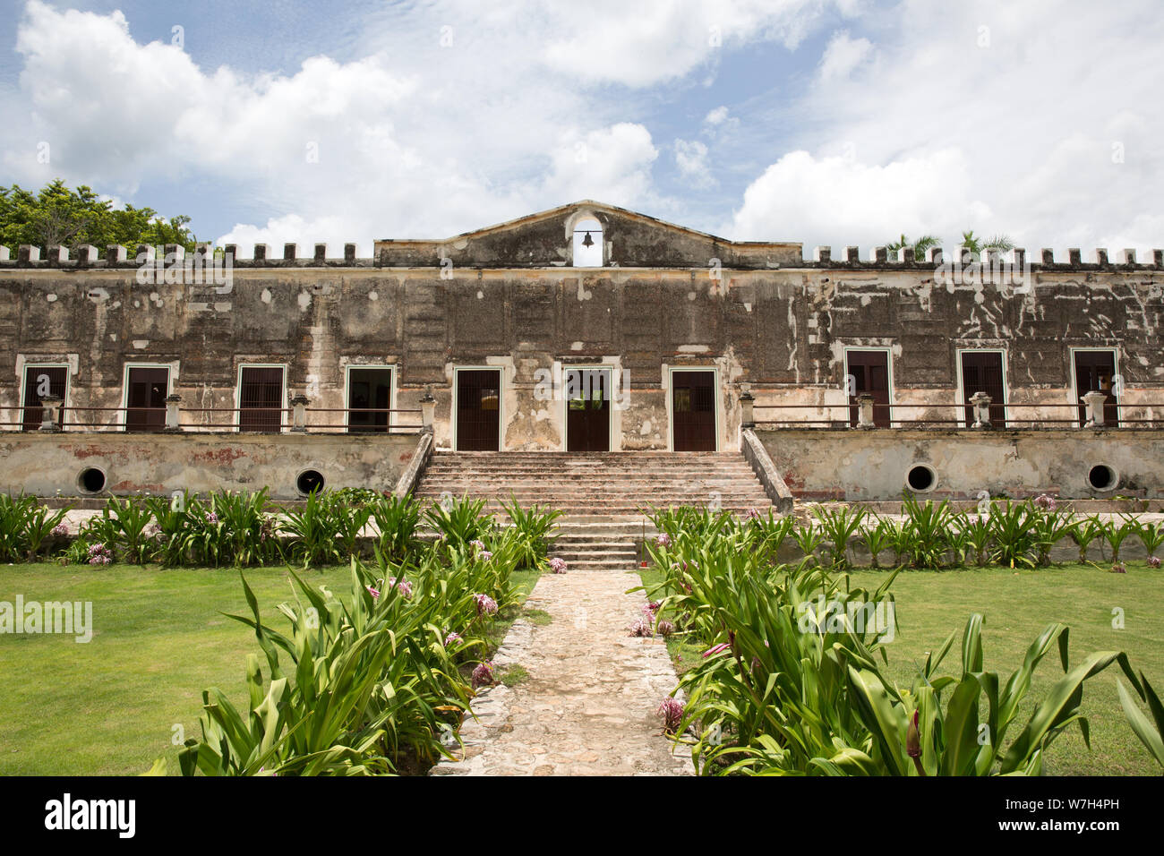 Old traditional factory building main hi-res stock photography and ...