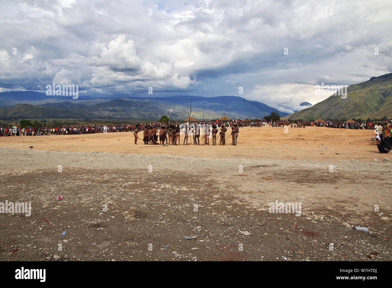 Papuan mountains hi-res stock photography and images - Alamy