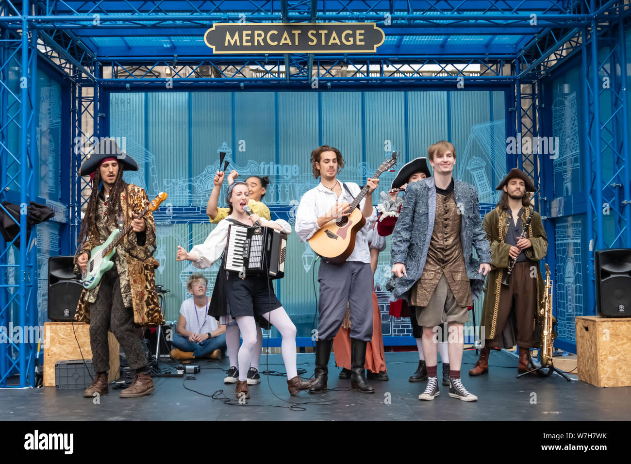 Annual pirate show hi-res stock photography and images - Alamy