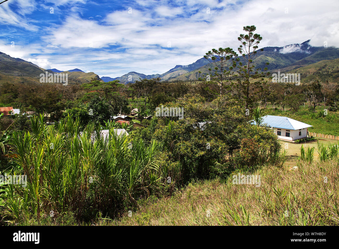 Papuan mountains hi-res stock photography and images - Alamy