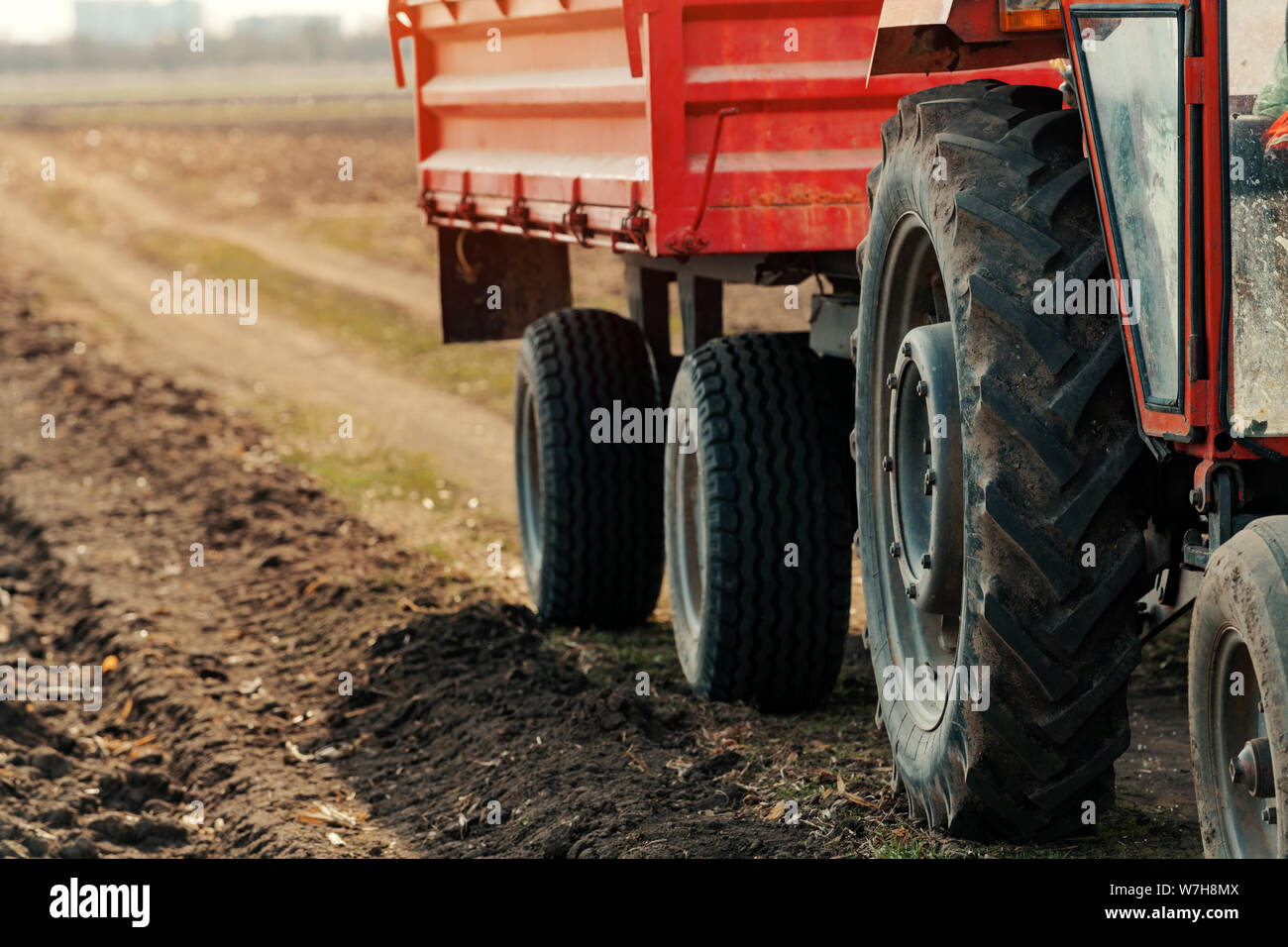 Hauling dirt hi-res stock photography and images - Alamy