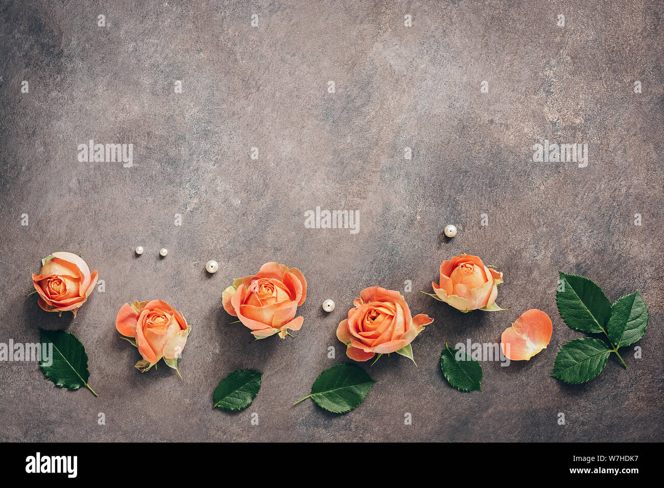 Pearl border frame hi-res stock photography and images - Alamy
