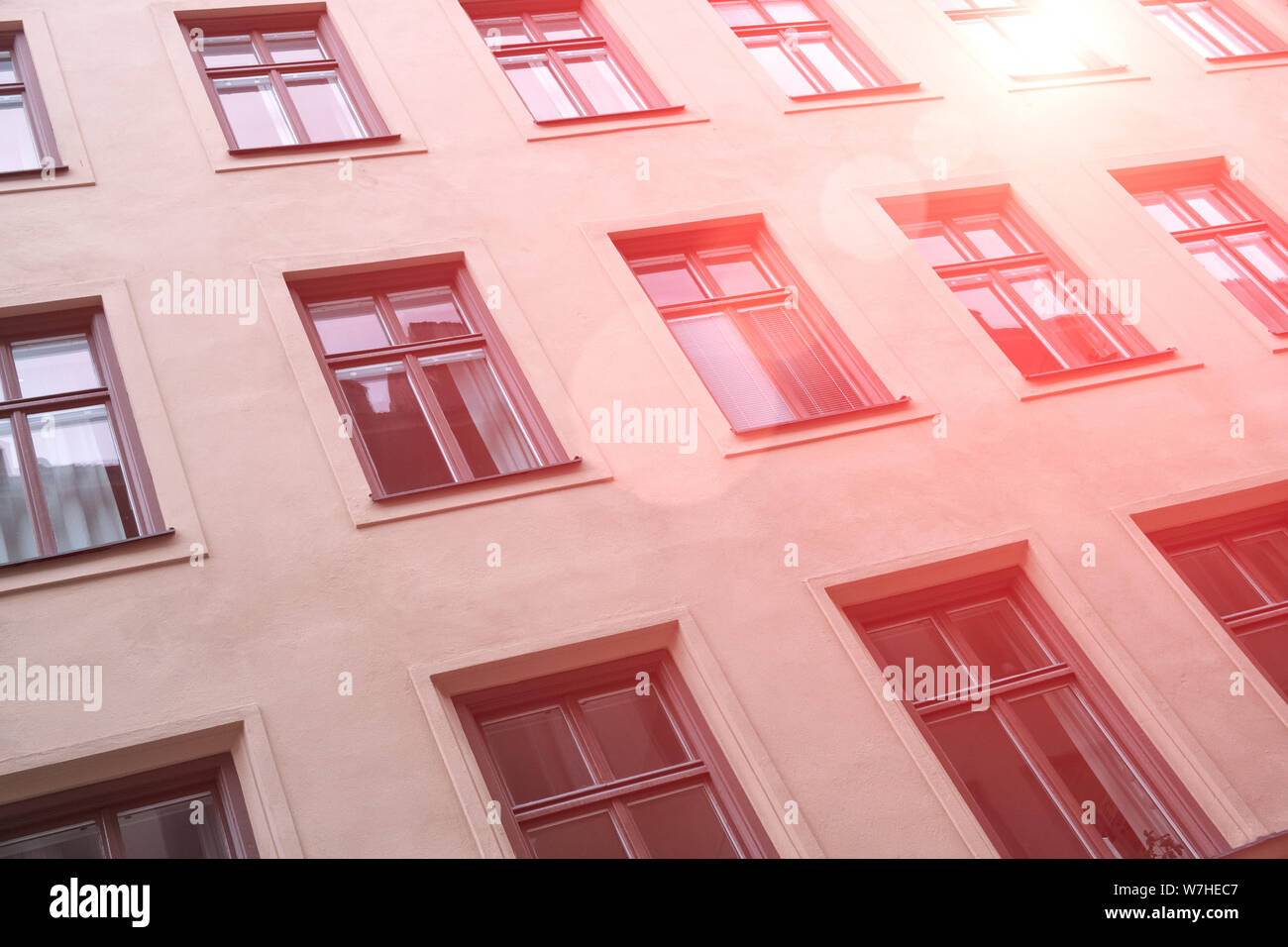 Modern architecture reflecting sun rays hi-res stock photography and ...