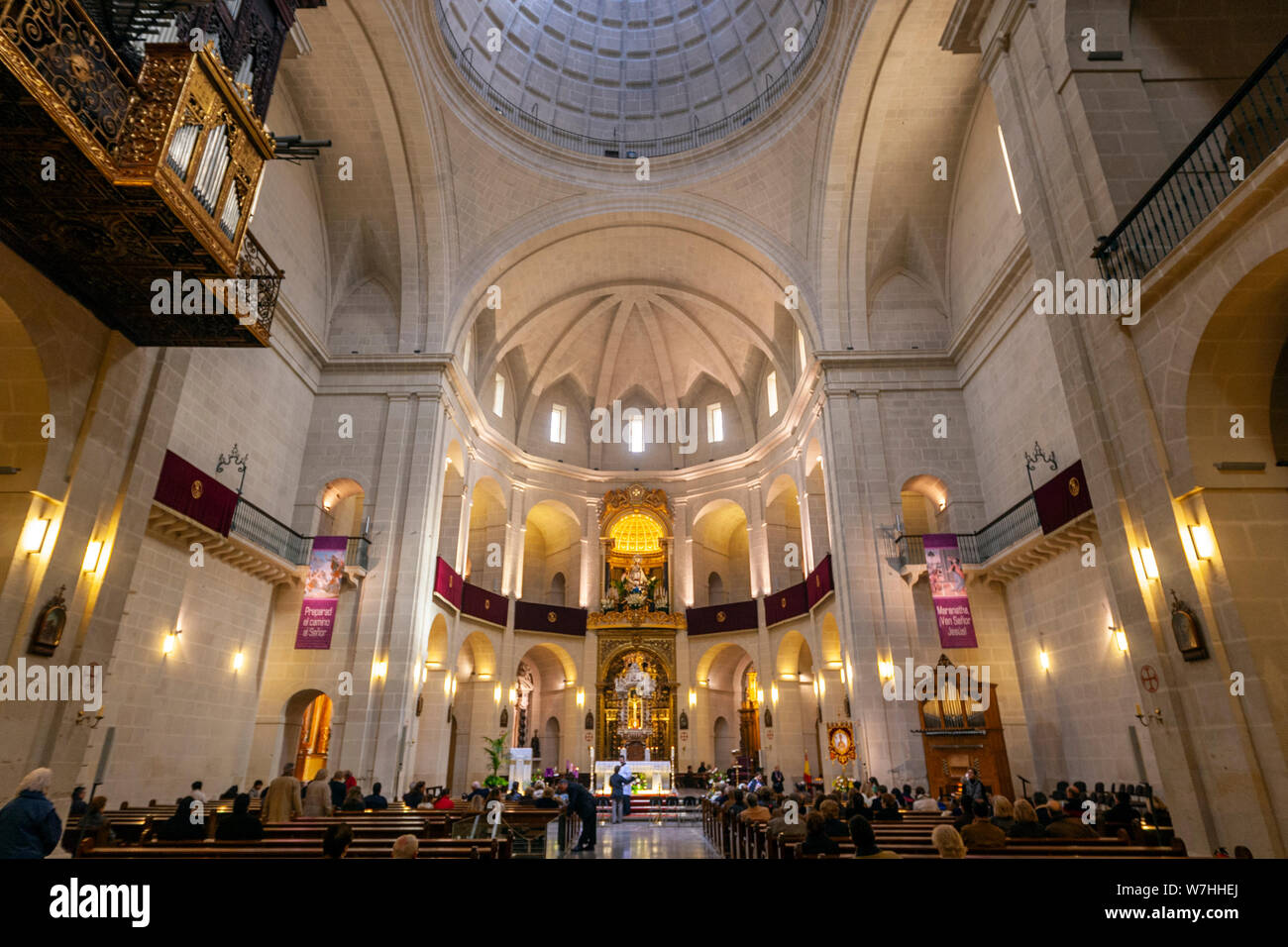 Altar in The Co-cathedral of Saint Nicholas of Bari, Alicante, Valencia ...