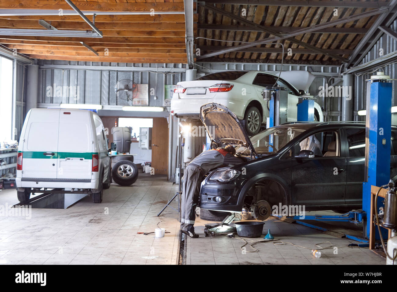 Auto mechanic working in garage. Repair service Stock Photo - Alamy