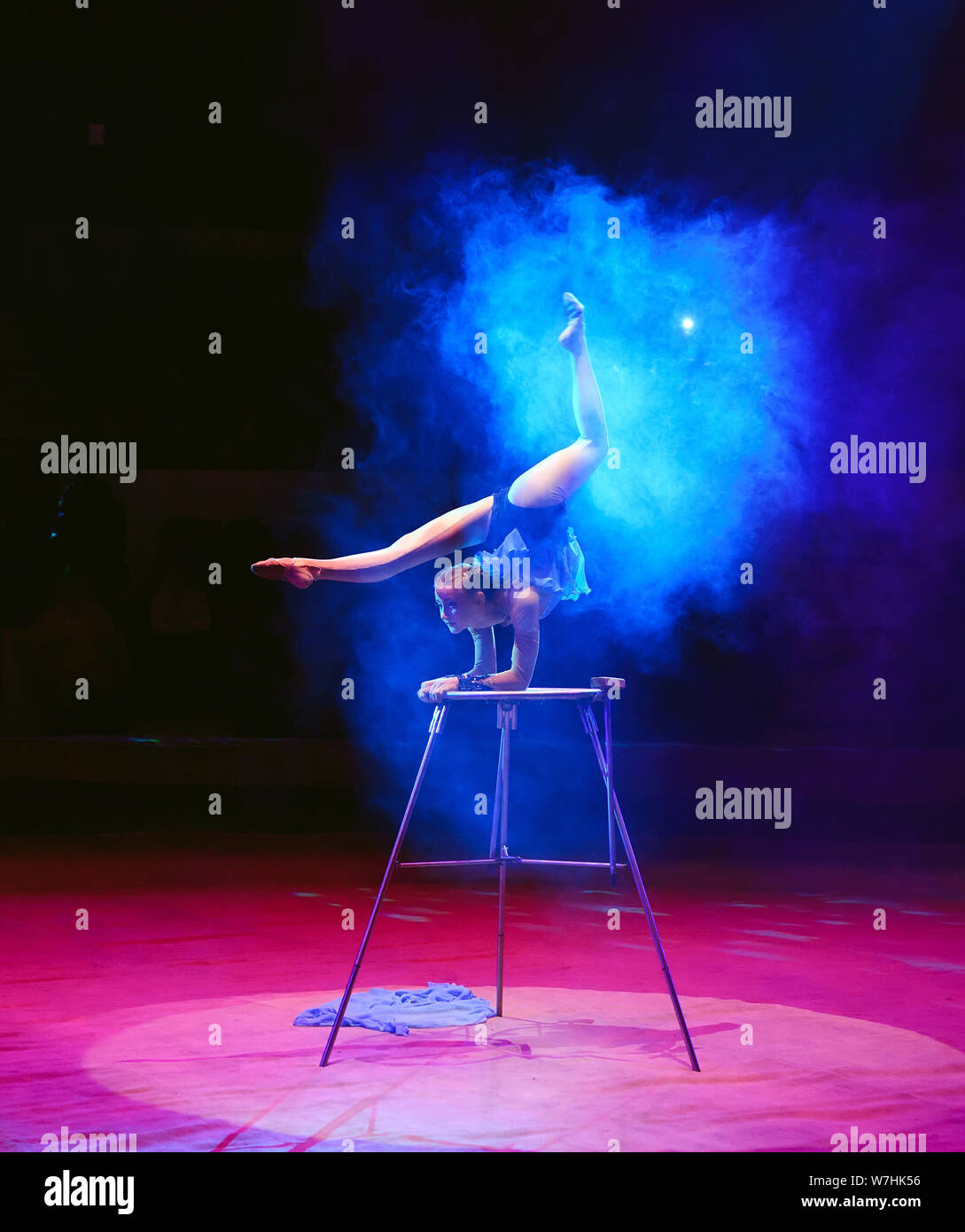 Performance of the acrobat girl in the circus Stock Photo - Alamy