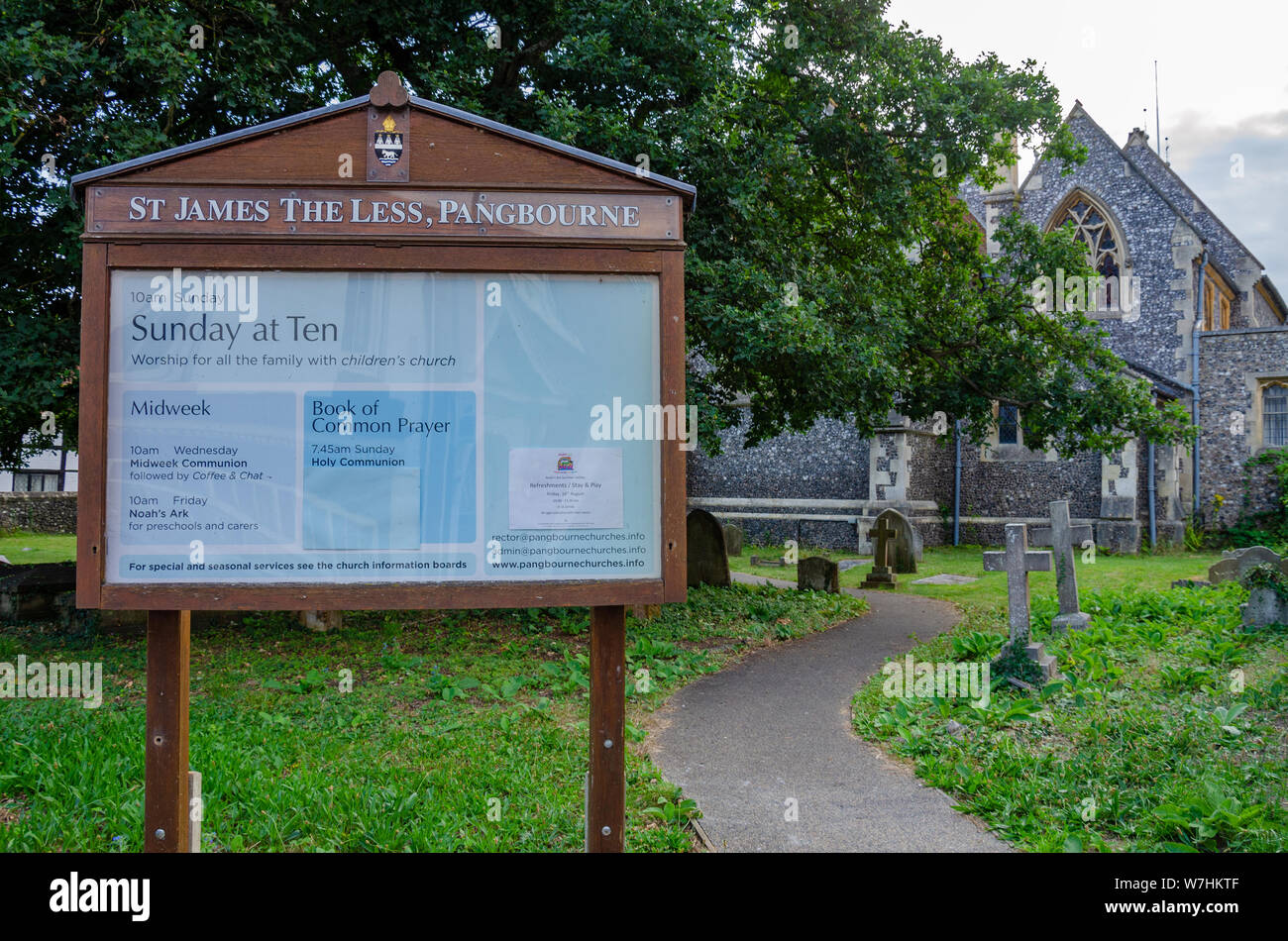 St james the less pangbourne hi-res stock photography and images - Alamy