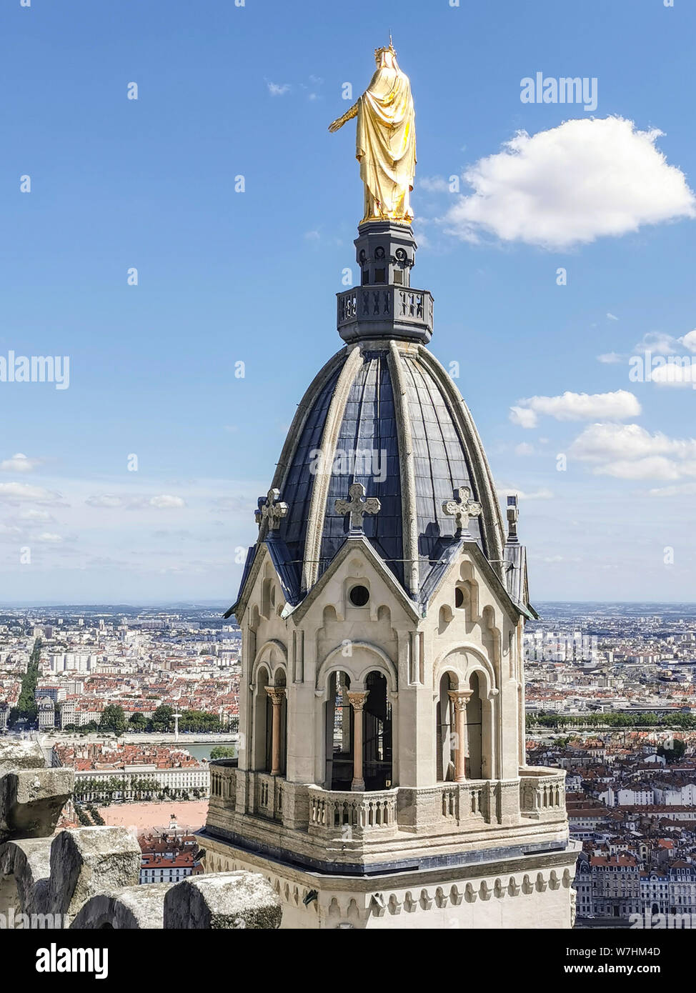Golden statue virgin mary lyon hi-res stock photography and images - Alamy