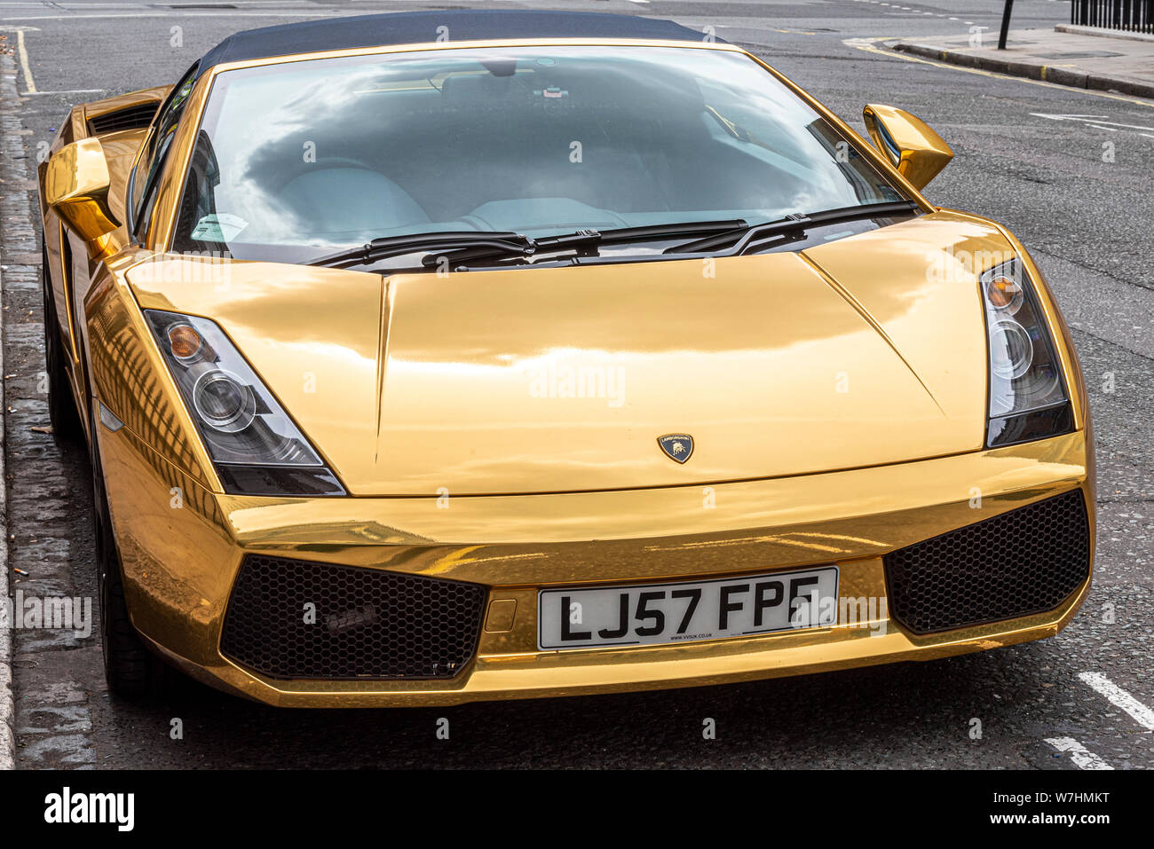 Gold lamborghini hi-res stock photography and images - Alamy