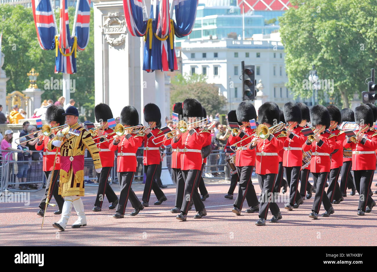 Buckingham palace royal parade London UK Stock Photo - Alamy