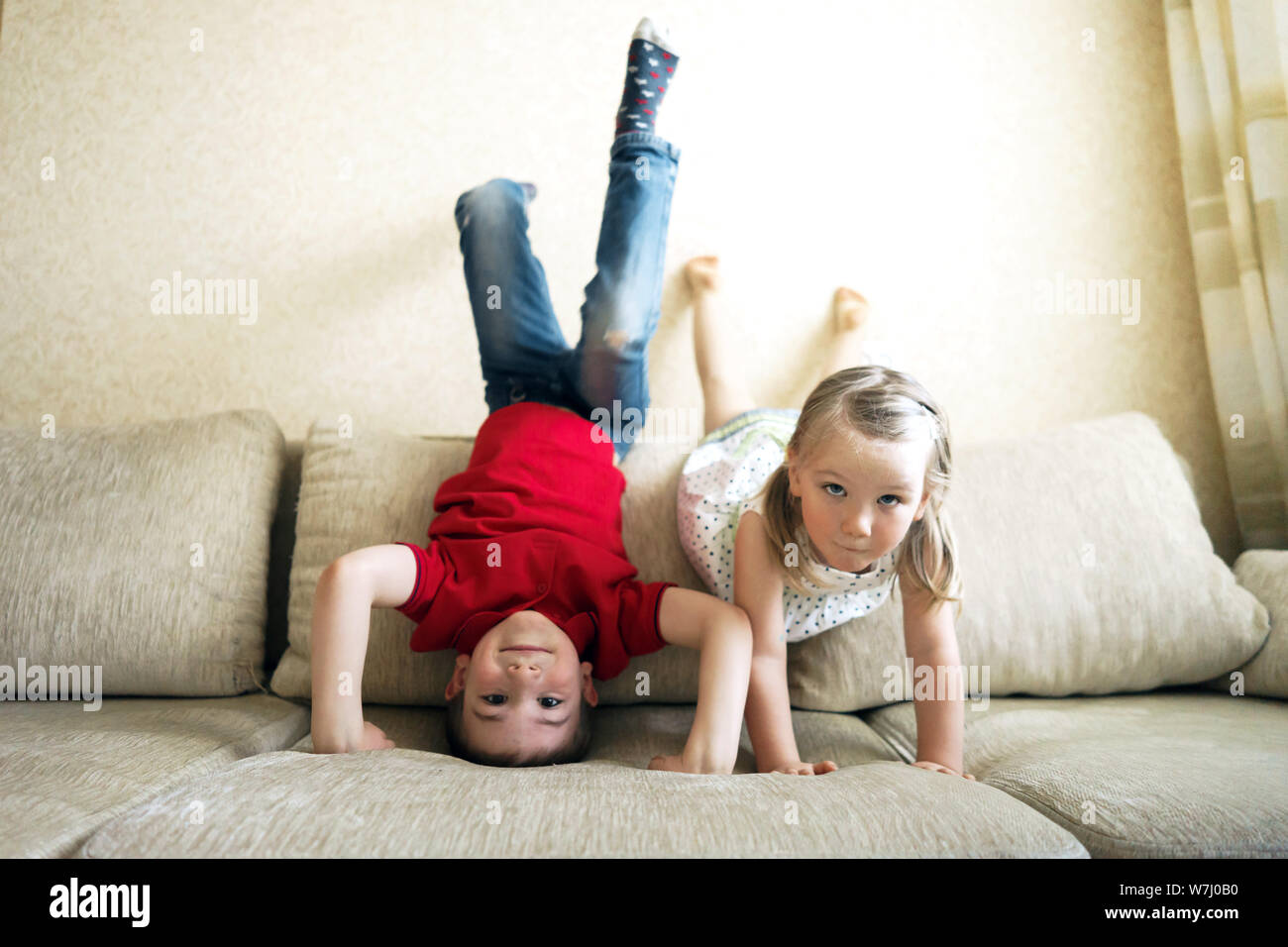 Headstand kid hi-res stock photography and images - Alamy