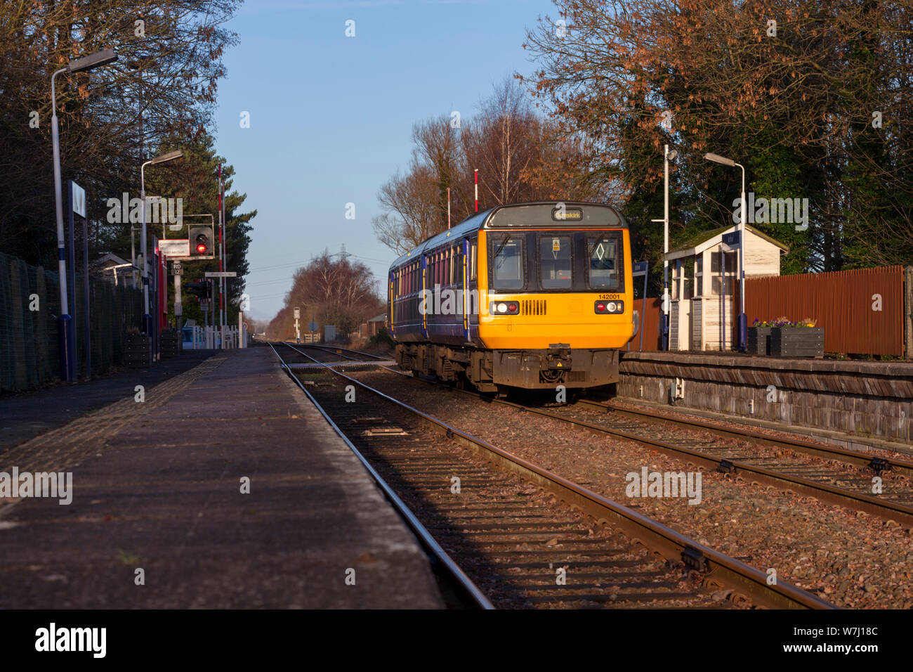 Train at rufford station hi-res stock photography and images - Alamy