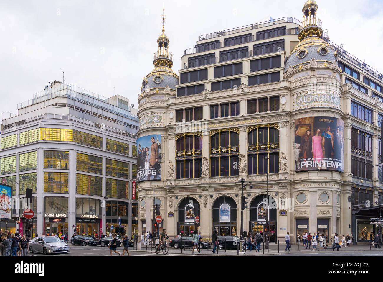 Shopping paris hi-res stock photography and images - Alamy