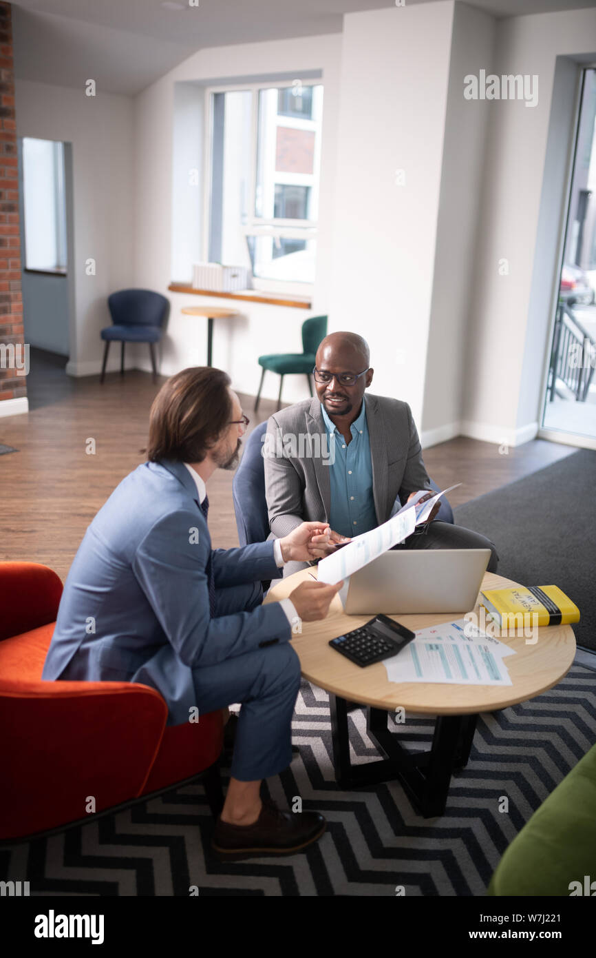 Negotiation table hi-res stock photography and images - Alamy