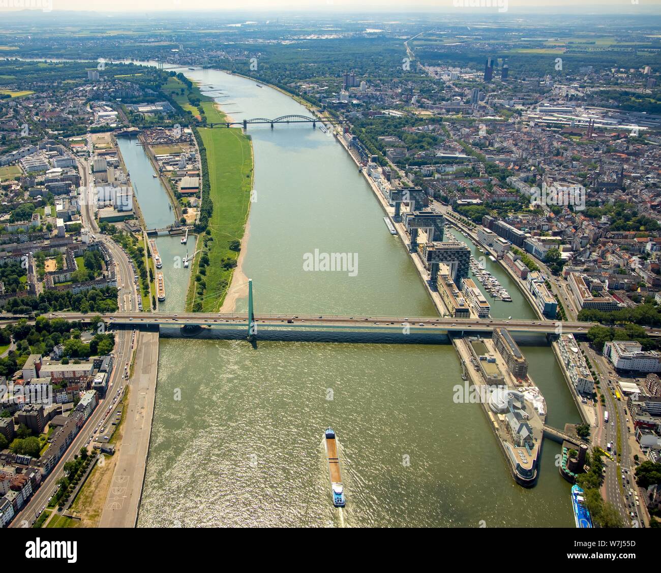 Rheinufer hi-res stock photography and images - Alamy